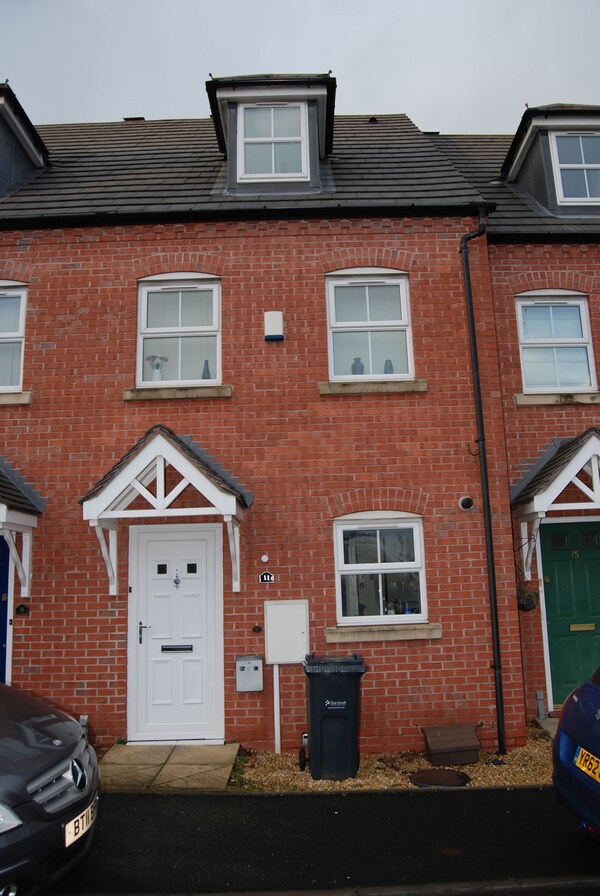 Fantastic 4 Bed House With 3 Bathrooms In Pleasant Location - Birmingham