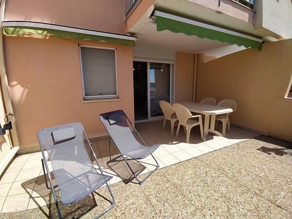 Coquet 4 Couchages Avec Piscine Et Parking Face Au Lac Salonique - Port Camargue