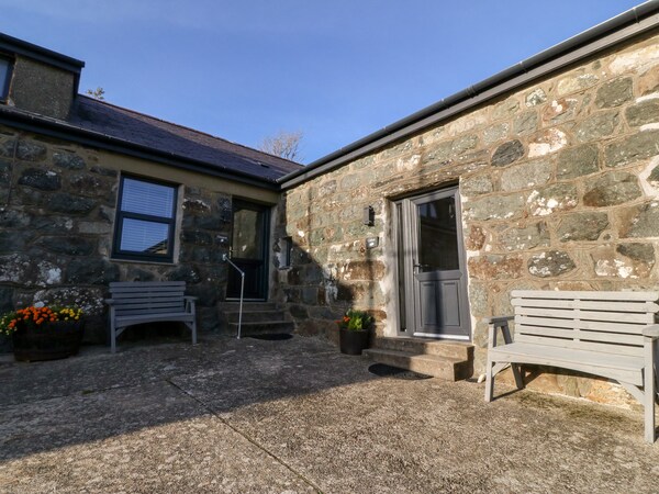 Tyddyn Sianel - Celyn, Romantic, Country Holiday Cottage In Criccieth - Pwllheli