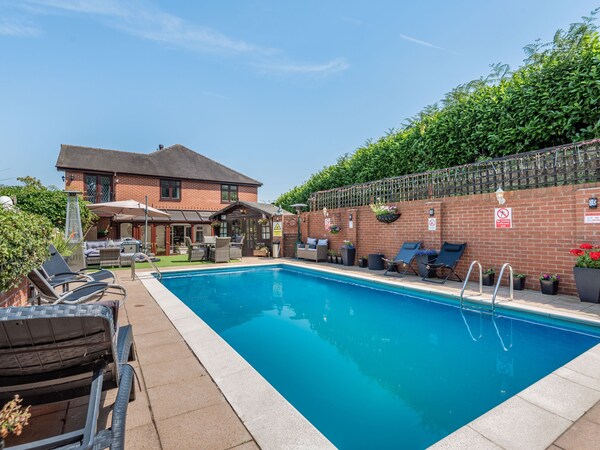 Freshwinds, Family Friendly, With Pool In Market Drayton - Staffordshire