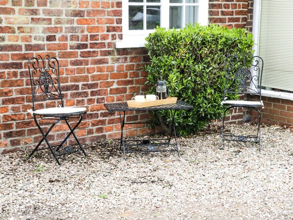 Chestnut Cottage, Pet Friendly, Country Holiday Cottage In Filey - Scarborough