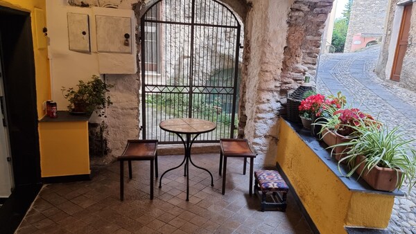Beautifully Restored Romantic Apartment In The Centre Of Historic Dolcedo - Dolcedo