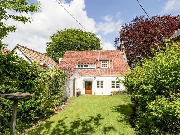Redwood Cottage, Pet Friendly, Character Holiday Cottage In Blagdon - サマセット