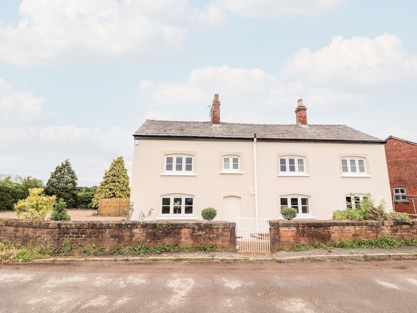 Legh Oaks Farm, Pet Friendly, Luxury Holiday Cottage In Knutsford - Warrington
