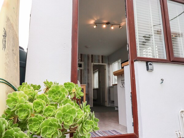 Endless Summer, Pet Friendly, Character Holiday Cottage In Newquay - Newquay