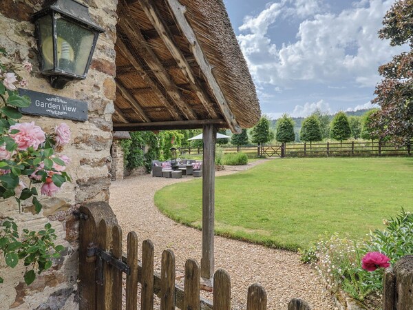Garden View, Pet Friendly, Character Holiday Cottage In Wellington - Taunton