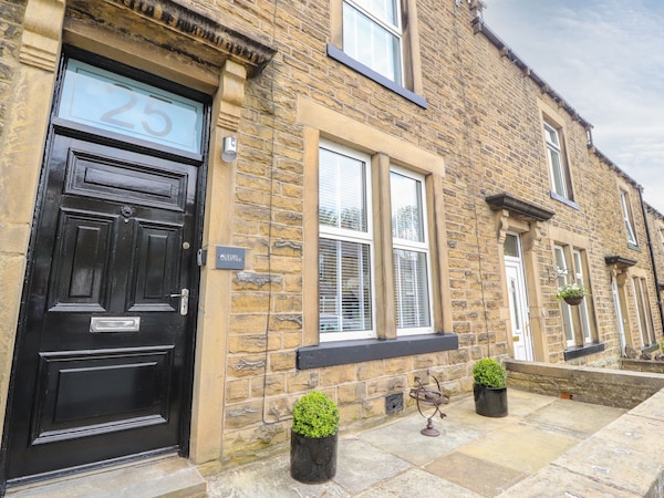 Acorn Cottage, Pet Friendly, Character Holiday Cottage In Skipton - Skipton Castle