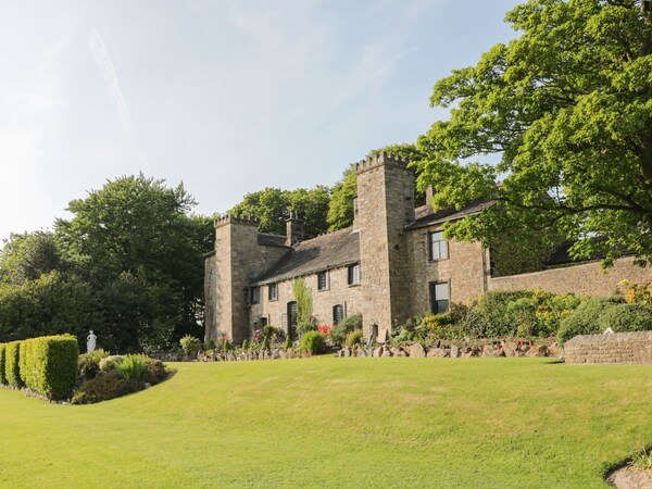 Fernhill Castle, Family Friendly, Luxury Holiday Cottage In Skipton - Skipton