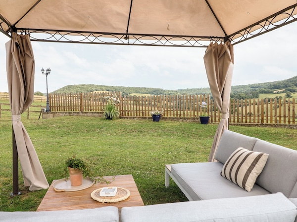 Farm View Lodge, Family Friendly, With A Garden In Painswick - Gloucester