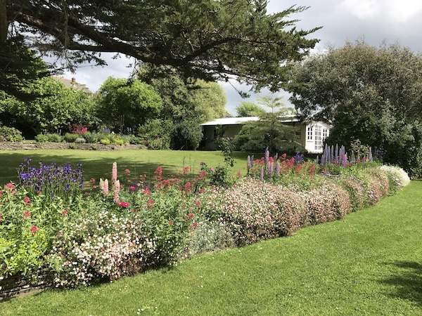Otterburn House, Pet Friendly, Character Holiday Cottage In Bude - Widemouth Bay