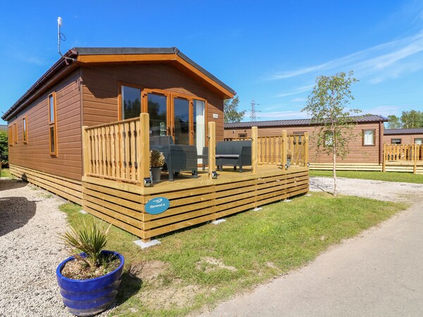 Eden Lodge - Sherwood 21, With Pool In South Lakeland Leisure Village - Carnforth