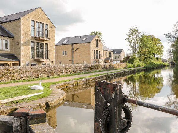 6 Lock View, Pet Friendly, With Hot Tub In Gargrave - Lancashire