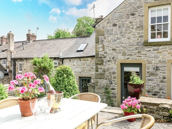 Church Cottage, Family Friendly, Luxury Holiday Cottage In Bakewell - Bakewell