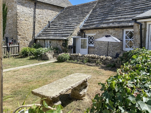 Sea Pink Cottage, Pet Friendly, With A Garden In Langton Matravers - Wareham