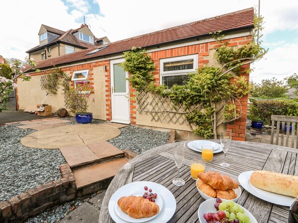 Garden Cottage, Romantic, With A Garden In Ilkley - West Yorkshire