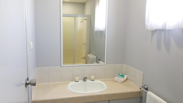Double Cabin 4 Berth - Double Cabin 4 Berth - Maroochydore