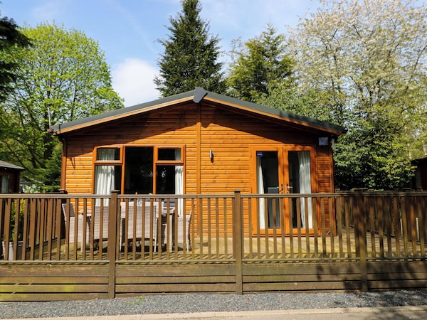 Cherry Tree Lodge, Pet Friendly, With A Garden In Windermere - Ambleside