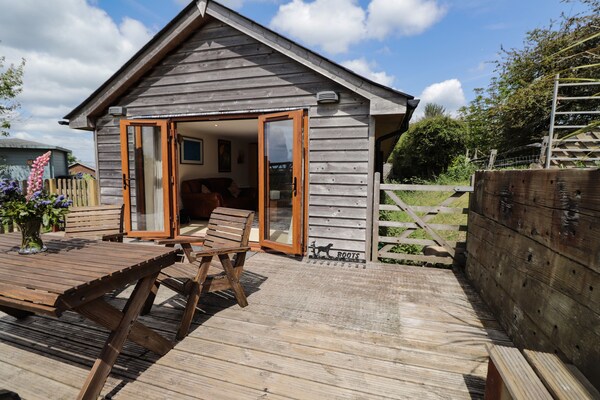 Loose Farm Lodge, Pet Friendly, Character Holiday Cottage In Battle - Battle
