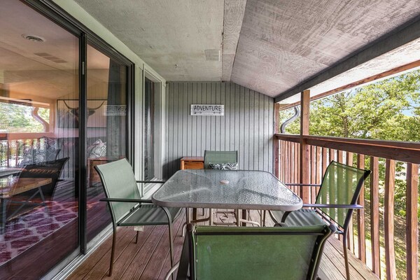 Beautiful Views! King Bed, 1 Mile To Silver Dollar City, 2 Pools! | 2-8 - Branson West, MO