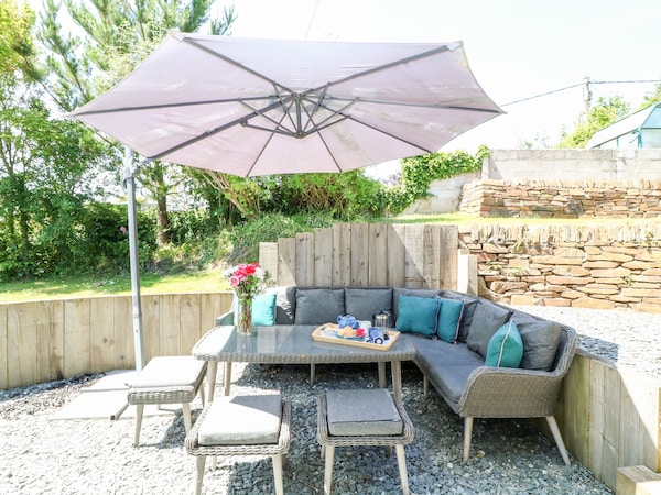 Kelmscot, Pet Friendly, Luxury Holiday Cottage In Trelights -