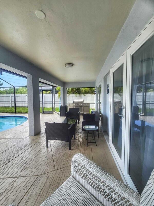 Cape Coral 4br Home W/ Pool Near Beaches, Dining, Parks & Shopping & More - Fort Myers, FL