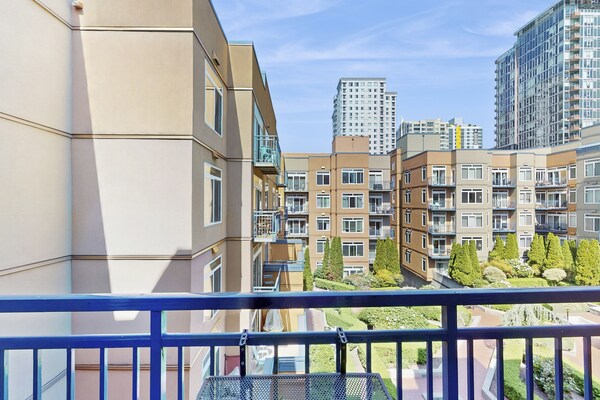 Prime Belltown/downtown Location W/ Balcony, Shared Pool/hot Tub/patio - University of Washington, Seattle