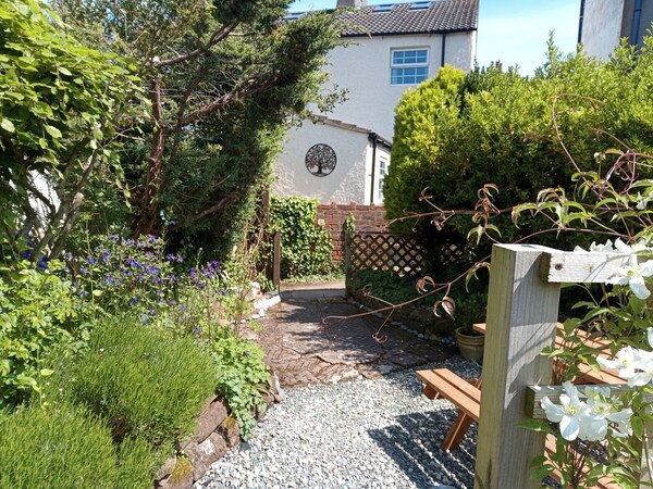 Holly Cottage, Family Friendly, With A Garden In St Bees - Saint Bees