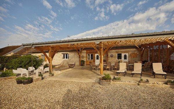 Gite Des Flâneurs Du Jura: Large Holiday Home For 15 People Near Arbois.<br>land, C - Arbois