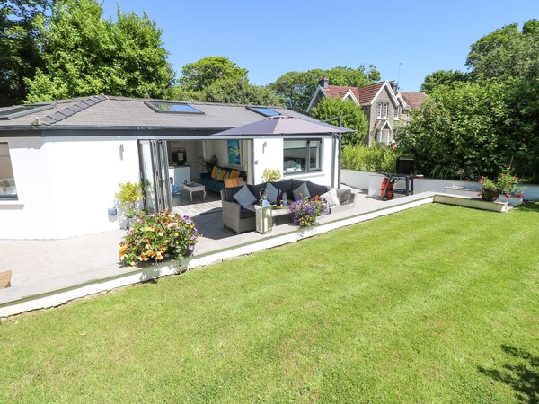 Summerhouse, Pet Friendly, Country Holiday Cottage In Penally - Manorbier