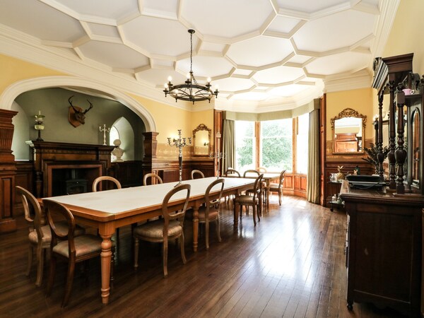 Bearnock Lodge, Pet Friendly, Character Holiday Cottage In Cannich - Loch Ness