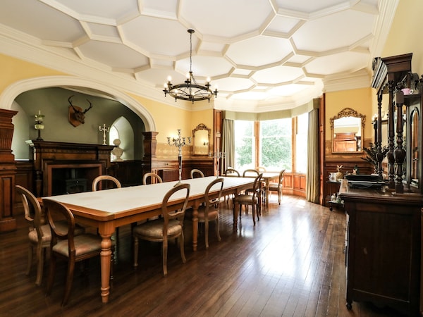 Bearnock Lodge, Pet Friendly, Character Holiday Cottage In Cannich - Loch Ness