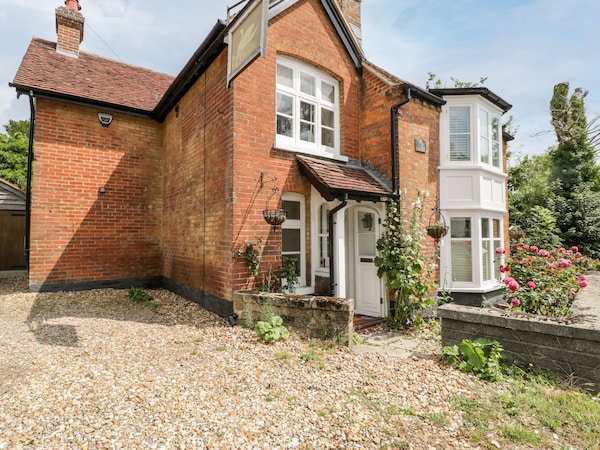 Oakapple Cottage, Pet Friendly, Luxury Holiday Cottage In Lyndhurst - Brockenhurst
