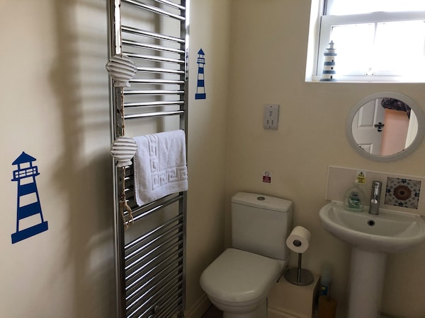 Lighthouse Apartment, Pet Friendly, With Pool In Primrose Valley - Bridlington