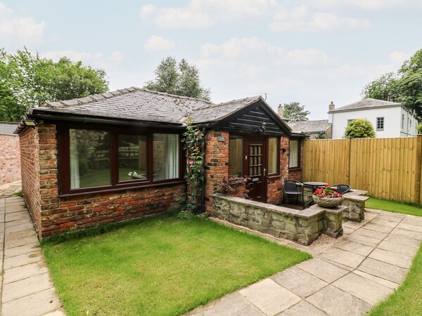 Claire Cottage, Pet Friendly In Hambleton, North Yorkshire - Selby