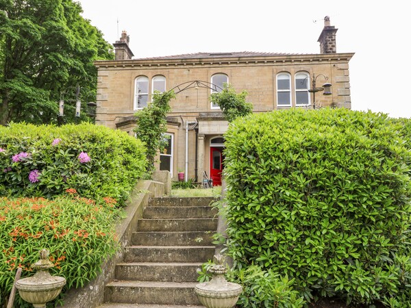Libby's Place, Character Holiday Cottage, With A Garden In Haworth - West Yorkshire