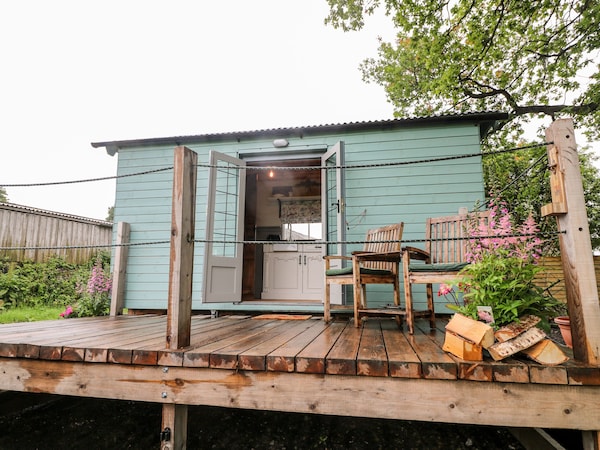 The Lazy Mare By The Water, Romantic, With Hot Tub In Abbots Bromley - Peak District National Park