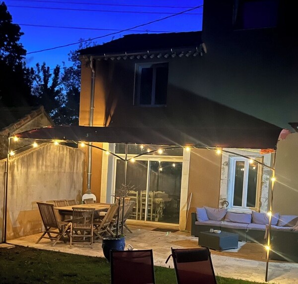 Mas En Provence - Gite 8-10 Personnes Avec Bassin Naturel - Avignon