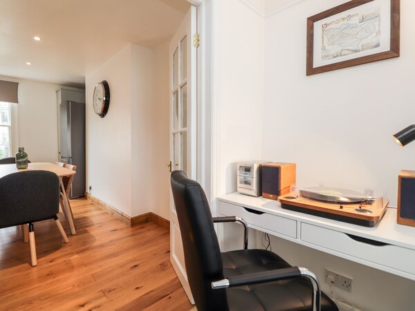 Fairlight View, Family Friendly, Country Holiday Cottage In Sandgate - 포크스톤