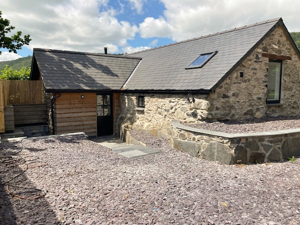 The Shippon, Romantic, Luxury Holiday Cottage In Llanrwst - Snowdonia National Park
