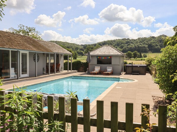 The Coach House, Pet Friendly, With Pool In Ross-on-wye - Forest of Dean
