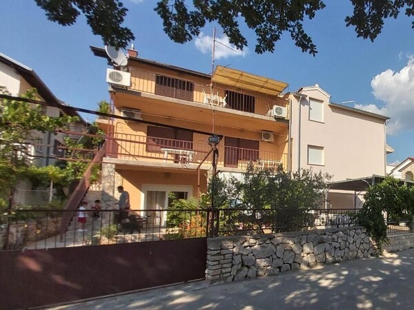 Driekamerappartement Met Een Balkon Vodice (A-18959-b) - Tisno
