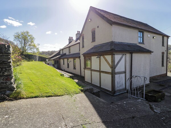 Fron Goch Farm, Pet Friendly, With Open Fire In Llanfair Talhaiarn - North Wales