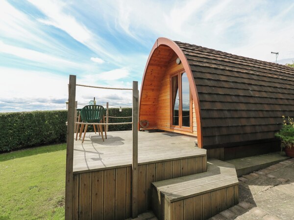 Lovesome Pod, Romantic, With Hot Tub In Northallerton - England