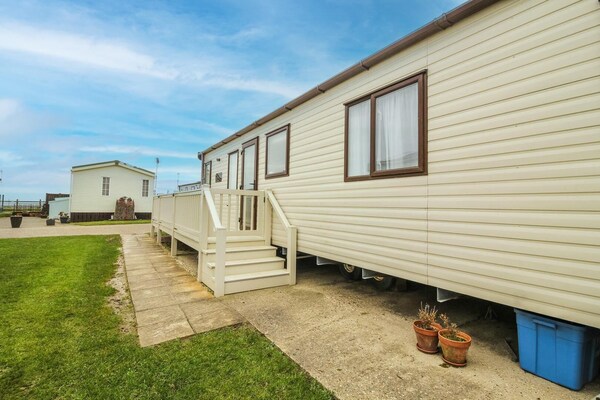 Beautiful Caravan With Free Wifi At Broadland Sands Holiday Park Ref 20292bs - Gorleston-on-Sea