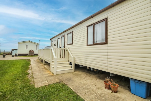 Beautiful Caravan With Free Wifi At Broadland Sands Holiday Park Ref 20292bs - Gorleston-on-Sea