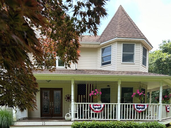 Quiet Neighborhood, Family&pet Friendly,  5mins. From Town & Ocean Beaches - Montauk, NY