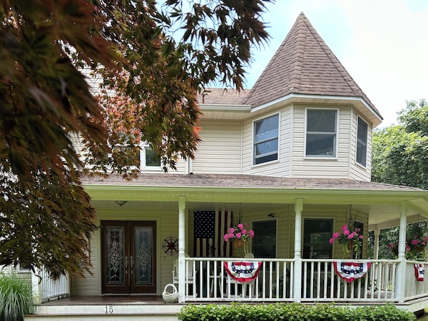 Quiet Neighborhood, Family&pet Friendly, 5mins. From Town & Ocean Beaches - Montauk, NY