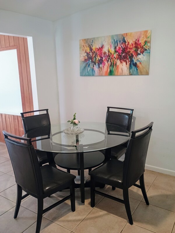Affordable House With Pool Near Bush Gardens, Lowery Zoo And Ybor City. - Tampa