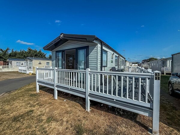 Stunning 6 Berth Caravan At Suffolk Sands Holiday Park Ref 45031g - Harwich