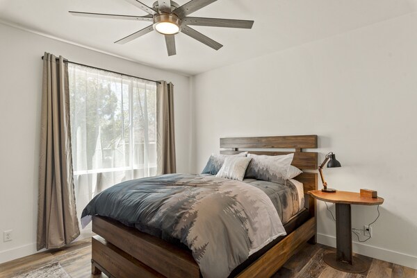 Gathering Tree's 6 Boutique Queen Suites Downtown Retreat - Flagstaff